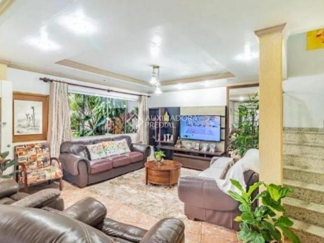 Casa, 3 dormitórios, suíte, lareira e piscina, centro Gravatai