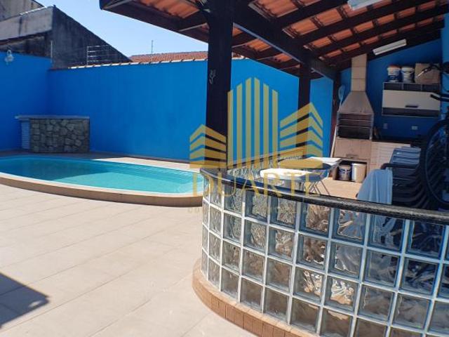 Casa 3 Dormitórios, Suíte Master com Closet, Piscina, 180m2 Pontal Sta. Marina