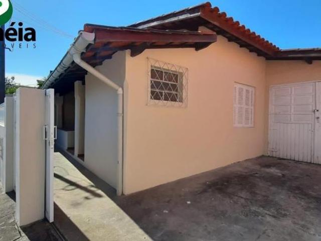 Casa 3 dormitórios para venda no Centro de Cananéia/SP