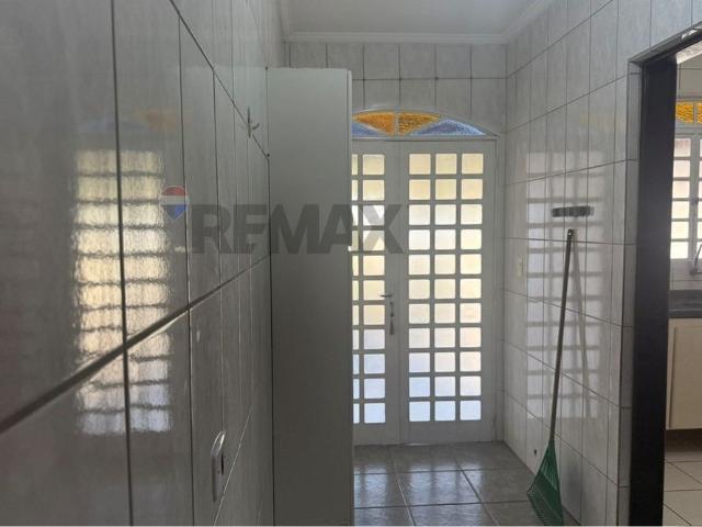 Casa 3 dormitórios para locação, 250m² por R$ 4.500 Condomínio Shangri lá Atibaia/SP