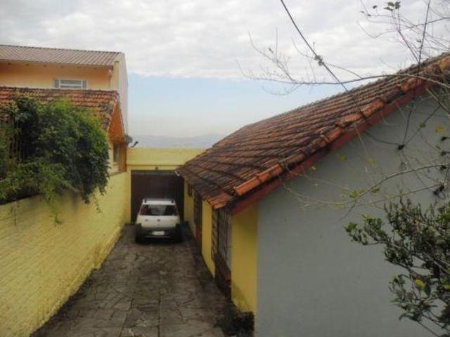 Casa 3 dormitórios perto da PUC/Cristiano Fischer