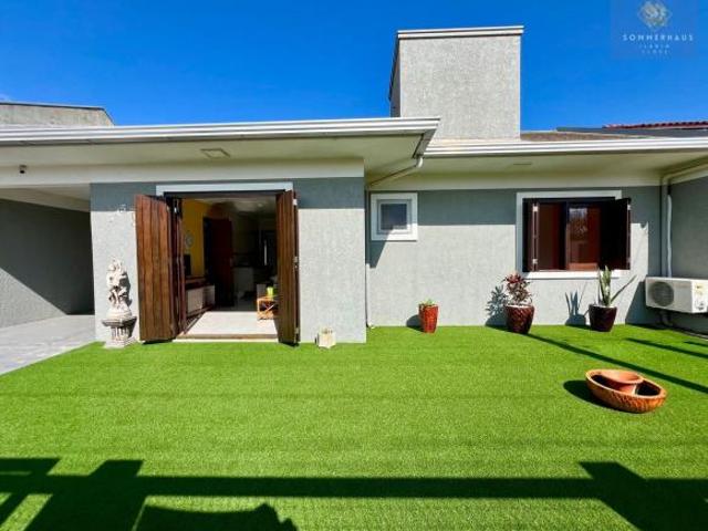 Casa 3 dormitórios próxima ao mar