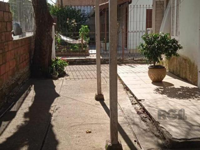 Casa 3 dormitórios, vagas de garagem, Bairro Vila Cachoeirinha