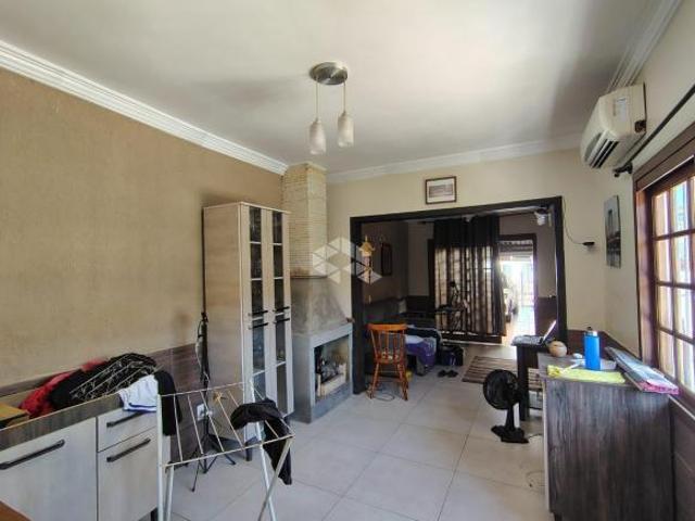 Casa 3 dormiórios com suíte, 3 banheiros e garagem para 2 carros em Esteio