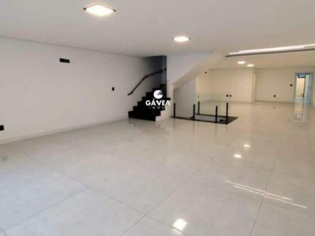 Casa 3 suítes na quadra da praia no Embaré