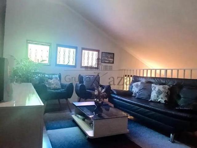 Casa 3 suítes Bosque dos Eucaliptos São José dos Campos 122m²
