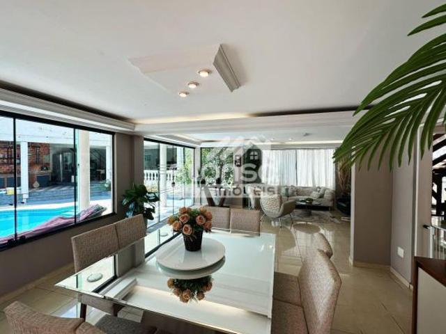 Casa 3 suítes com espaços pensados para quem busca conforto e sofisticação!