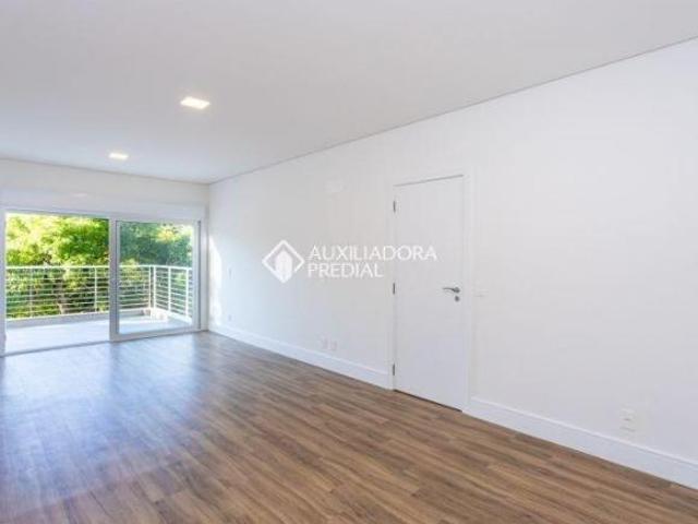CASA 3 SUÍTES E 3 VAGAS NA PEDRA REDONDA