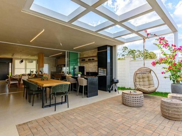 Casa 3 suítes em condomínio Jardim Botânico DF 140