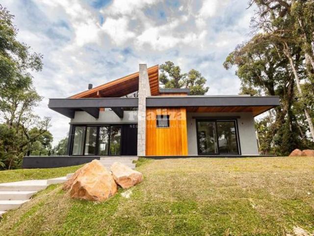 CASA 3 SUÍTES EM GRAMADO