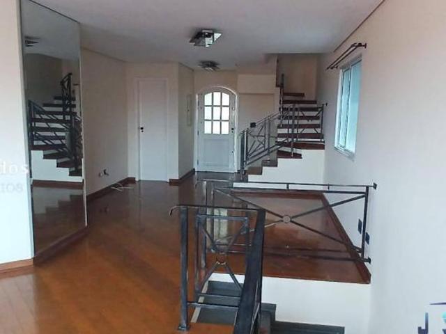 CASA 3 SUÍTES, QUINTAL, EM CONDOMÍNIO NA RUA DO SHOPPING