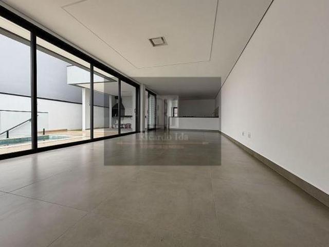 Casa 3 suítes 260m²