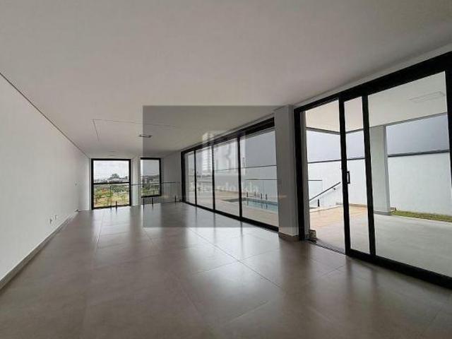 Casa 3 suítes 260m²