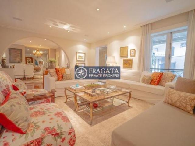 Casa, 3 suítes, 4 vagas de garagem, 318m² à venda Pacaembu São Paulo/SP