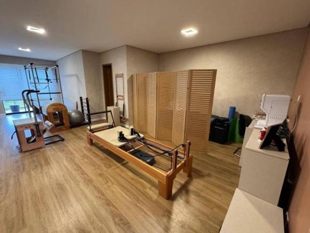 Casa 3 pavimentos, 3 dormitórios 1 suíte,2 vagas, Jd das Indústrias, SJC