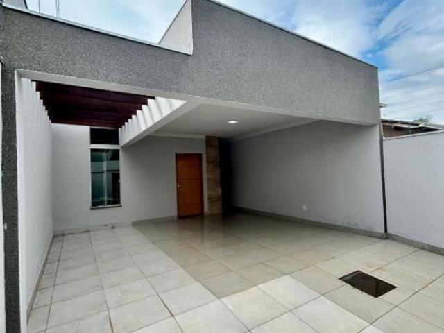 Casa 3 Q sendo 1 suite localizado no bairro Portal do Cerrado 100m da Av João Florentino