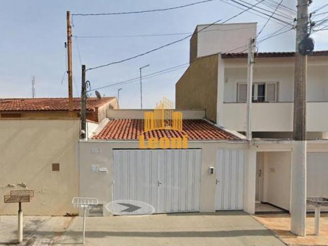 Casa 3 Qts com 1 suíte a poucos metros da Avenida Durval Nicolau