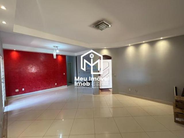 Casa 3 Quarto 1 Suíte 4 Vagas 230m² Terreno 800m² Taguatinga