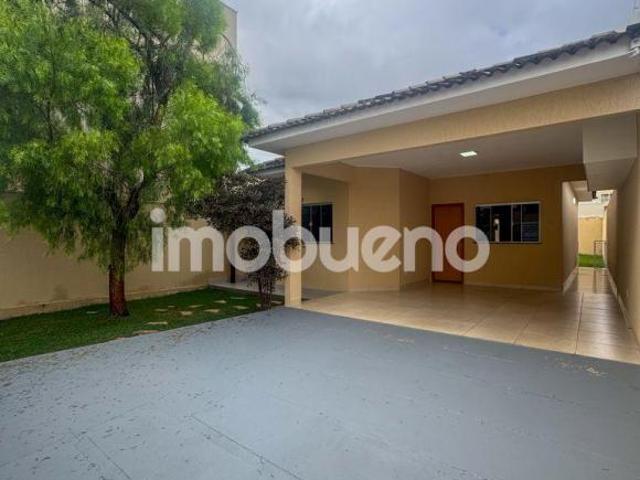 Casa 3 quartos, 1 suíte, amplo terreno, planejados e edícula