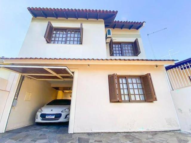Casa / 3 Quartos / 1 Suíte / Piscina / Cgurrasqueira / 4 Vagas / Porto Verde / J