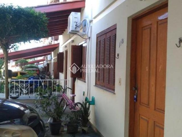 Casa 3 quartos, 1 vaga no bairro Camaquã
