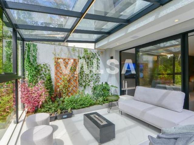 Casa, 3 Quartos, 203m² e 2 Vagas em Santa Felicidade