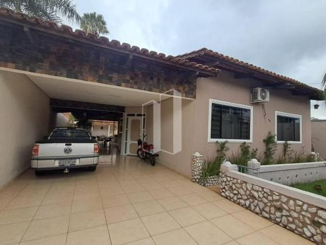 Casa 3 Quartos, 2 Suítes, 2 salas,banheiro social,casa toda reformada,varanda.