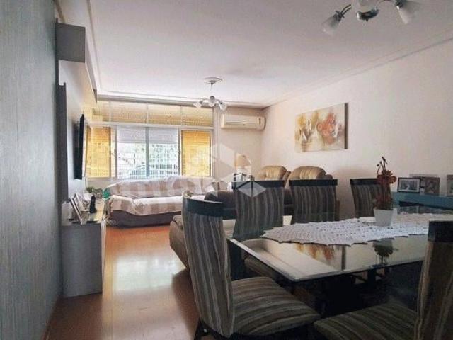 Casa de 3 quartos, uma suíte com sacada, vaga para 4 carros, porão pé direito alto ideal para criar
