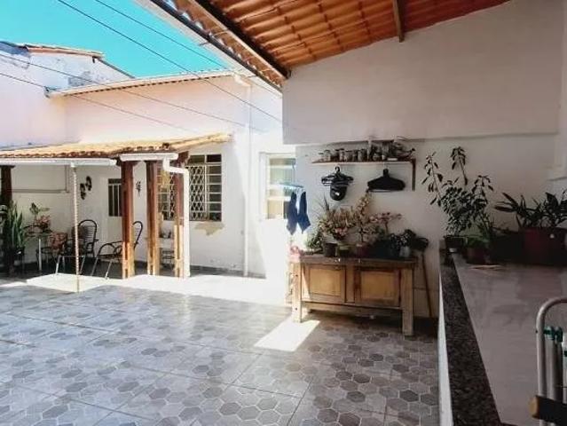 Casa 3 quartos a venda bairro Sagrada Familia