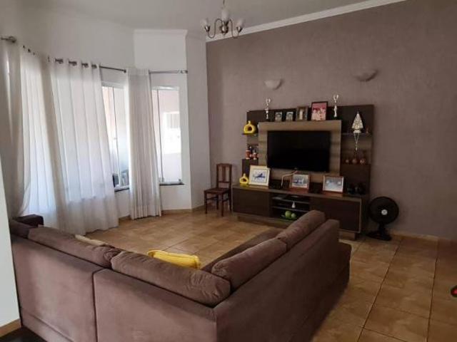 Casa 3 quartos, acabamento impecável, garagem para até 4 carros, excelente