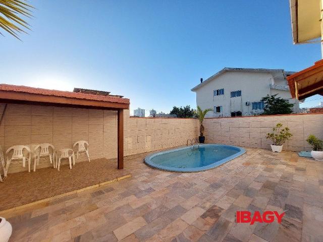Casa 3 Quartos Barreiros 207m²