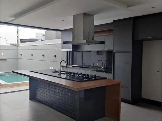 Casa 3 Quartos com 3 Suítes e 250m² Esmeralda Residence II