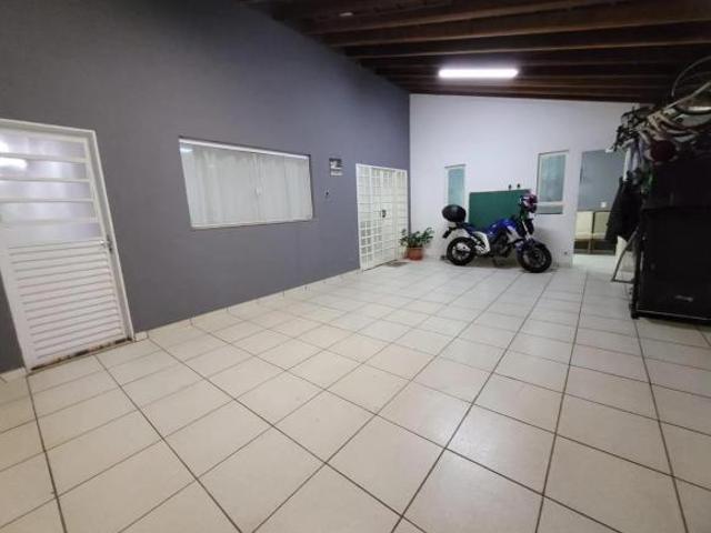 Casa 3 Quartos com 1 Suíte e 200m² Núcleo Habitacional Presidente Jânio da Silva Quad