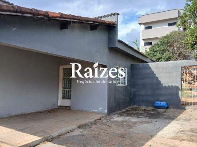 Casa 3 quartos com 2 vagas no Santa Mônica próximo ao UNIPAC e Pátio Sabiá
