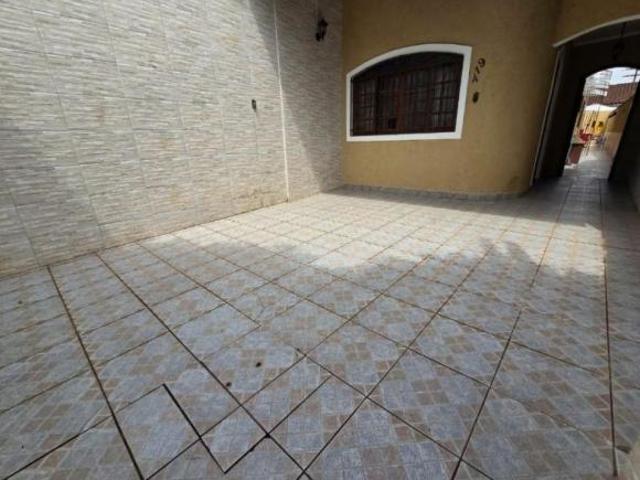 CASA 3 QUARTOS COM CHURRASQUEIRA