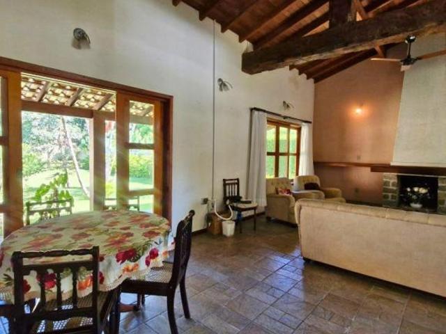Casa 3 Quartos com AC | Terreno de 1.077m² e Quintal Verde | Condomínio Village Paineiras