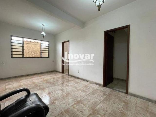 Casa 3 quartos com grande área externa no Bairro Jardim Leblon