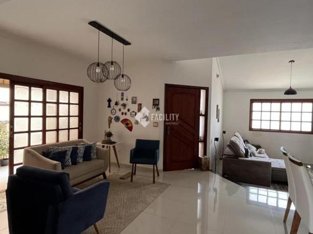 Casa 3 Quartos com suíte e piscina próximo ao Shopping Dom Pedro