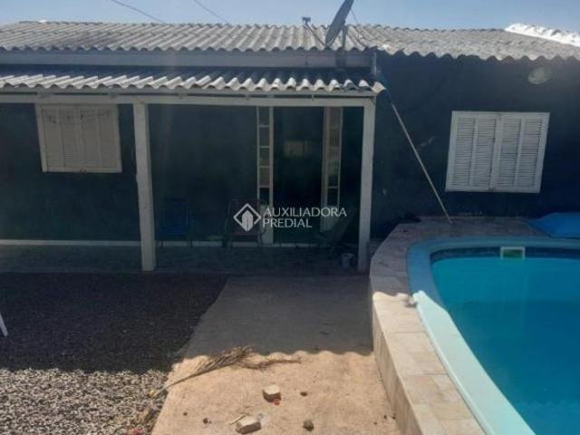 CASA 3 QUARTOS COM PISCINA, ÁRVORES FRUTÍFERAS E PRÓXIMA AO CENTRO