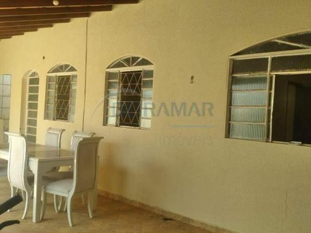 Casa 3 Quartos, DCE, 2 Vagas Cobertas mais uma Casa de Fundos à Venda na QSB 12 Taguatinga