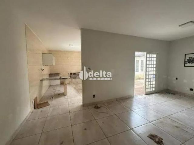 Casa 3 quartos disponível para venda no bairro Morada da Colina em Uberlândia MG