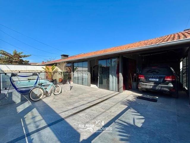 Casa 3 quartos e piscina em Praia de Leste