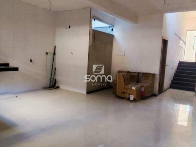 Casa 3 quartos e 4 vagas de Garagem