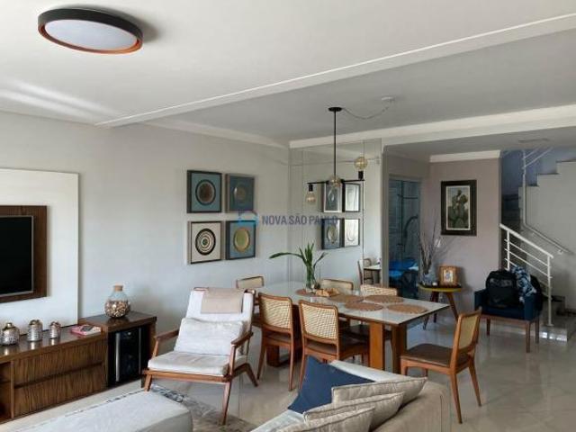 Casa 3 quartos e 4 vagas na Saúde