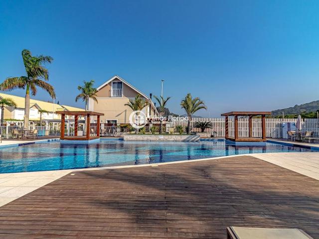 Casa 3 Quartos em Condomínio a 400m da Praia
