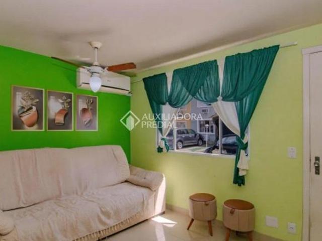 CASA 3 QUARTOS EM CONDOMINIO FECHADO