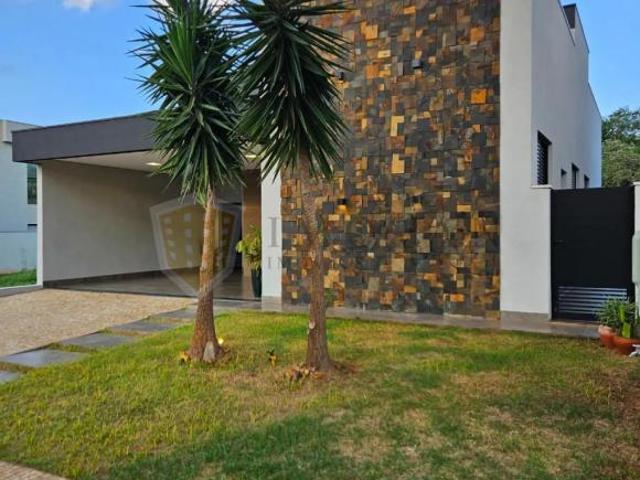 Casa 3 quartos em condomínio, sendo 1 suíte