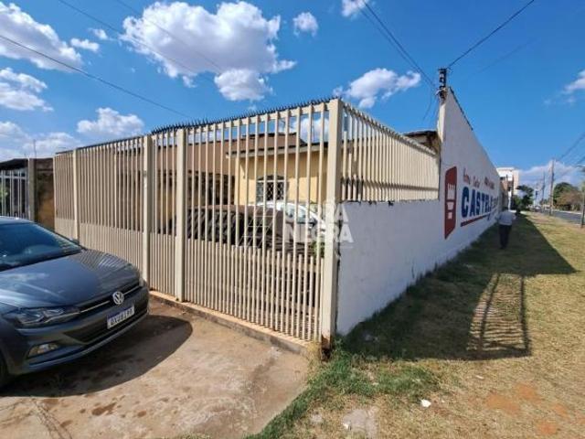 CASA 3 QUARTOS LAJE ESQUINA PRÓXIMO AO METRÔ QSD 47 TAGUATINGA SUL DF