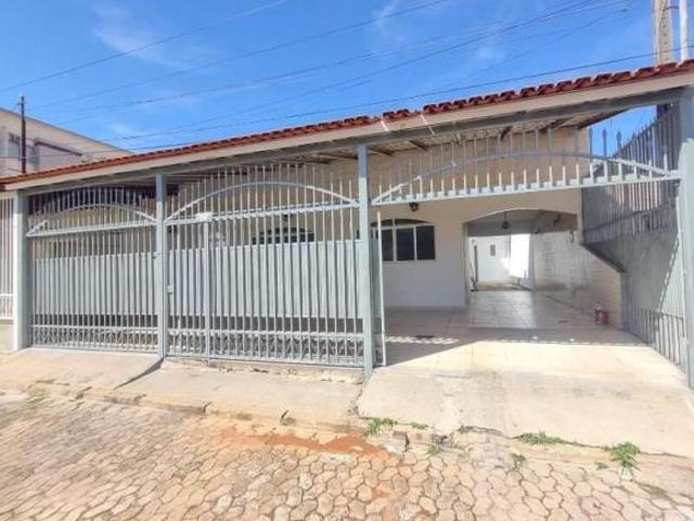 Casa 3 quartos na laje, lote 200mts, 4 vagas!