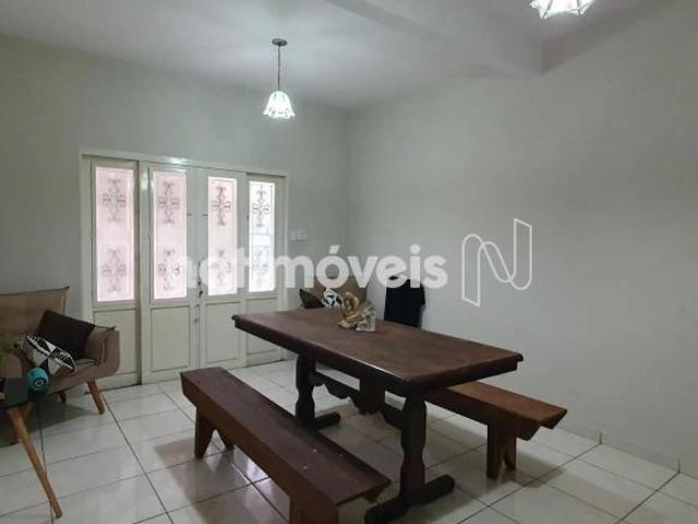 Casa 3 Quartos no Bonfim: Espaço, Conforto e Versatilidade com Anexo Independente
